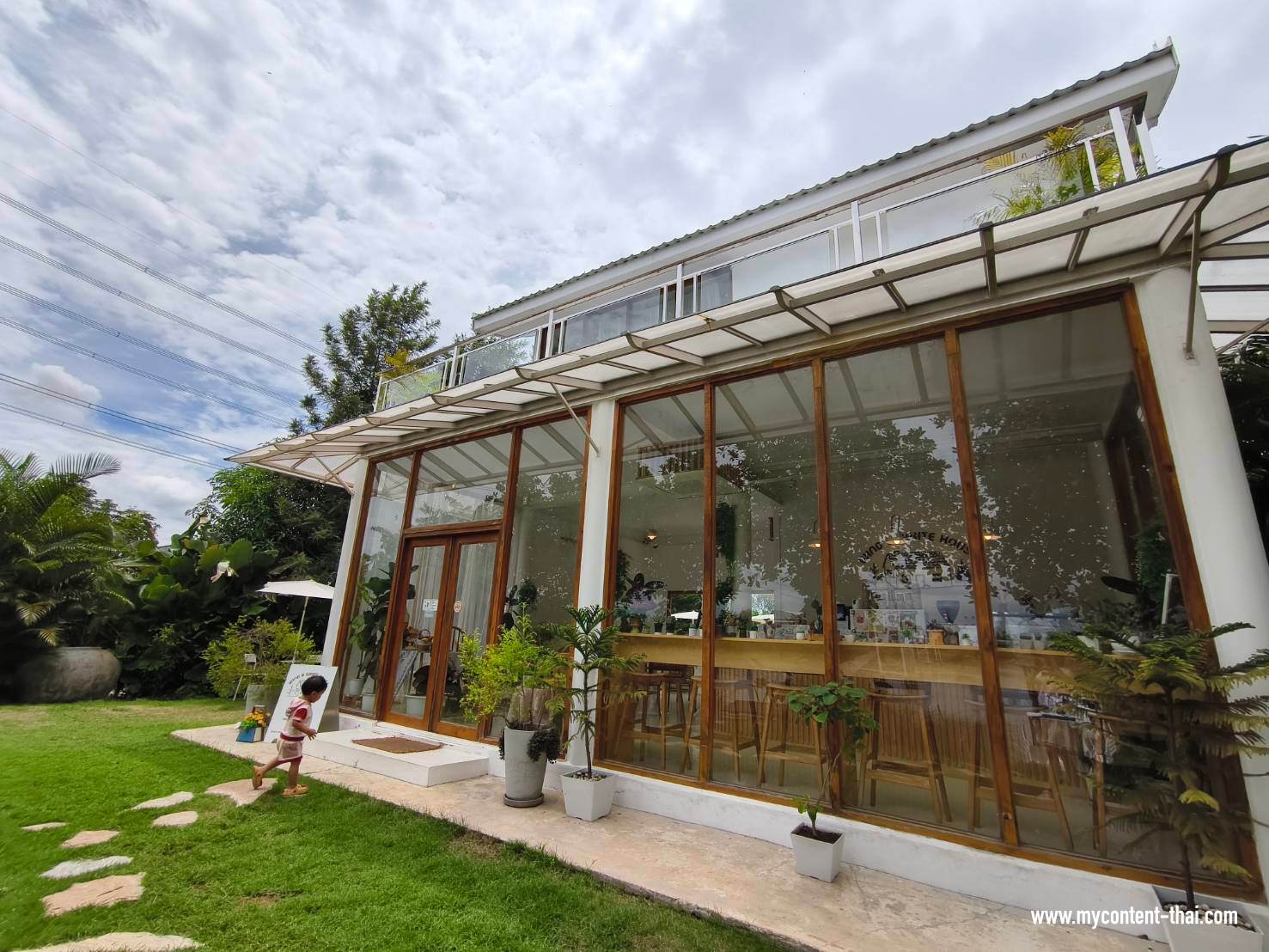 คาเฟ่นนทบุรี Wind & White House Cafe ซอยวัดลาดปลาดุก – เจอพิกัด ปักหมุด ...
